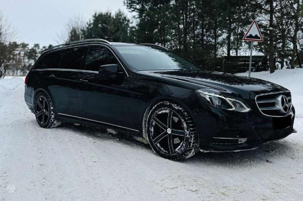 Black Mercedes-Benz E 220 2016 in Radviliskis, with an engine capacity of 1.95 L and mileage of 337 thousand km for 6999 €, photo 4 on AUTOMOTO.COM.LV