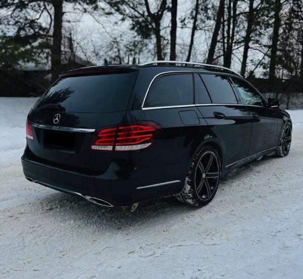 Black Mercedes-Benz E 220 2016 in Radviliskis, with an engine capacity of 1.95 L and mileage of 337 thousand km for 6999 €, photo 5 on AUTOMOTO.COM.LV