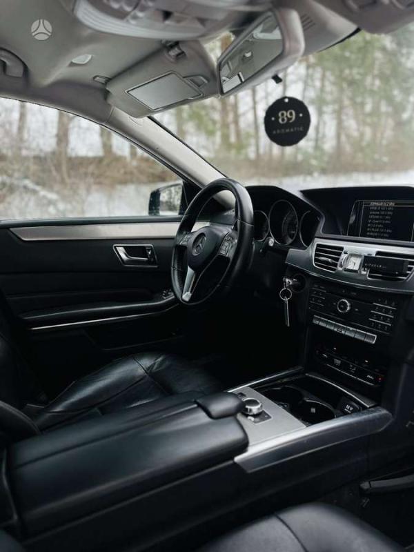 Black Mercedes-Benz E 220 2016 in Radviliskis, with an engine capacity of 1.95 L and mileage of 337 thousand km for 6999 €, photo 7 on AUTOMOTO.COM.LV