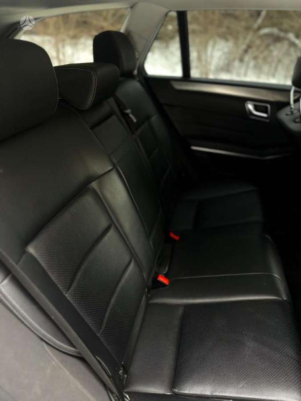Black Mercedes-Benz E 220 2016 in Radviliskis, with an engine capacity of 1.95 L and mileage of 337 thousand km for 6999 €, photo 10 on AUTOMOTO.COM.LV