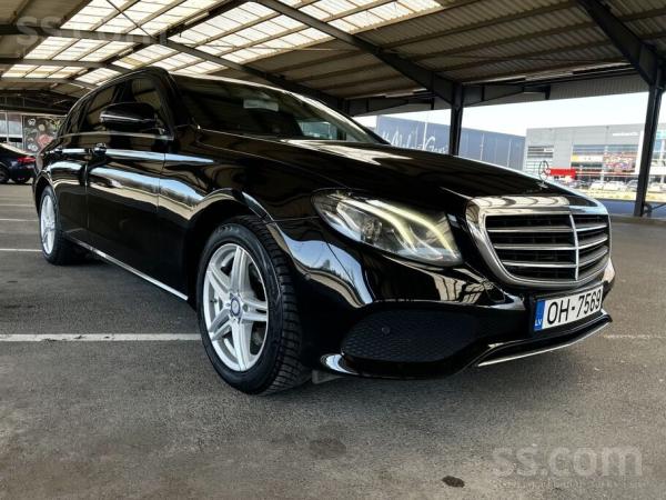 Black Mercedes-Benz E 220 2016 in Riga, with an engine capacity of 2.00 L and mileage of 317 thousand km for 9490 €, photo 5 on AUTOMOTO.COM.LV