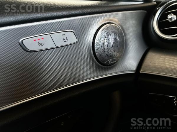 Black Mercedes-Benz E 220 2016 in Riga, with an engine capacity of 2.00 L and mileage of 317 thousand km for 9490 €, photo 10 on AUTOMOTO.COM.LV