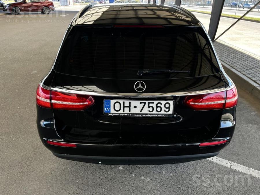 Черный Мерседес E 220 2016 в Рига, объемом двигателя 2.00 л и пробегом 317 тыс. км за 8690 €, фото 4 на AUTOMOTO.COM.LV