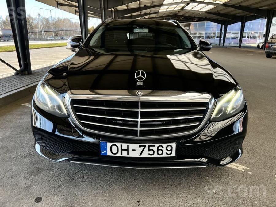 Черный Мерседес E 220 2016 в Рига, объемом двигателя 2.00 л и пробегом 317 тыс. км за 8690 €, фото 7 на AUTOMOTO.COM.LV