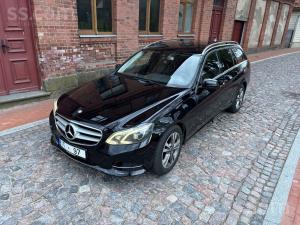Black Mercedes-Benz E 220 2016 in Cesis, with an engine capacity of 2.20 L and mileage of 0 thousand km for 6950 €, photo 3 on AUTOMOTO.COM.LV