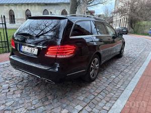 Black Mercedes-Benz E 220 2016 in Cesis, with an engine capacity of 2.20 L and mileage of 0 thousand km for 6950 €, photo 6 on AUTOMOTO.COM.LV