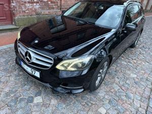 Black Mercedes-Benz E 220 2016 in Cesis, with an engine capacity of 2.20 L and mileage of 0 thousand km for 6950 €, photo 9 on AUTOMOTO.COM.LV