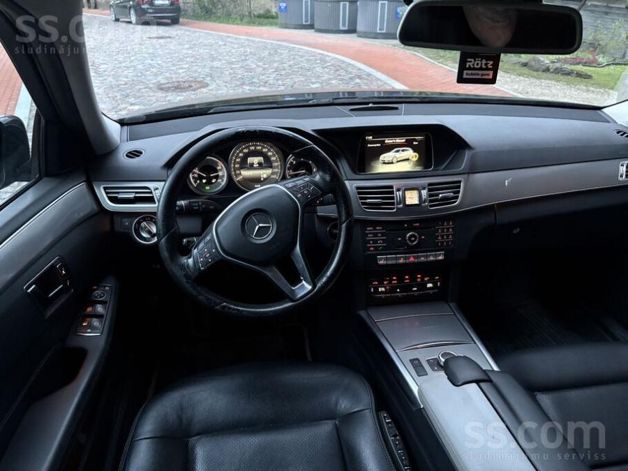 Black Mercedes-Benz E 220 2016 in Cesis, with an engine capacity of 2.20 L and mileage of 0 thousand km for 6950 €, photo 11 on AUTOMOTO.COM.LV