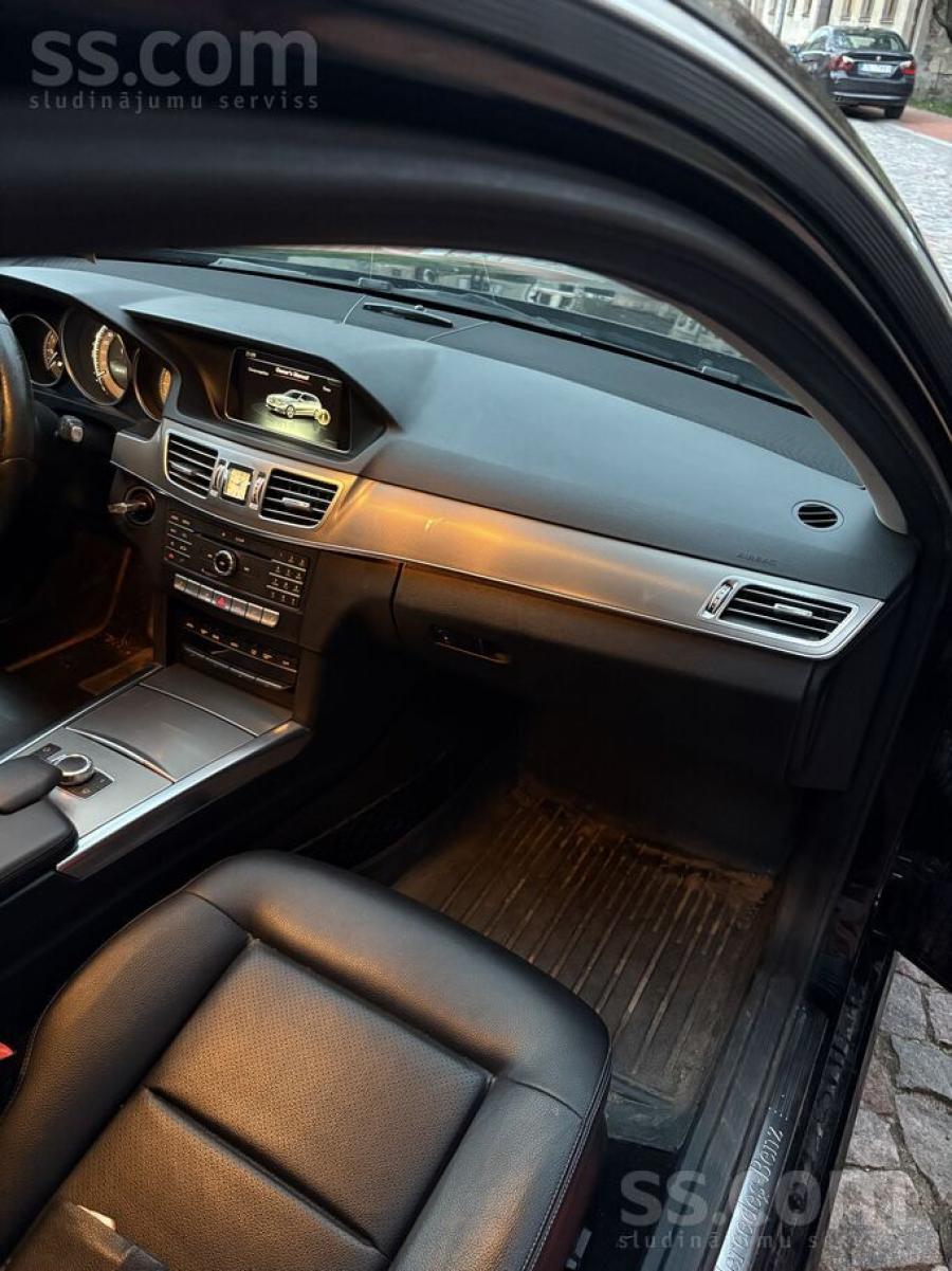 Black Mercedes-Benz E 220 2016 in Cesis, with an engine capacity of 2.20 L and mileage of 0 thousand km for 6950 €, photo 12 on AUTOMOTO.COM.LV