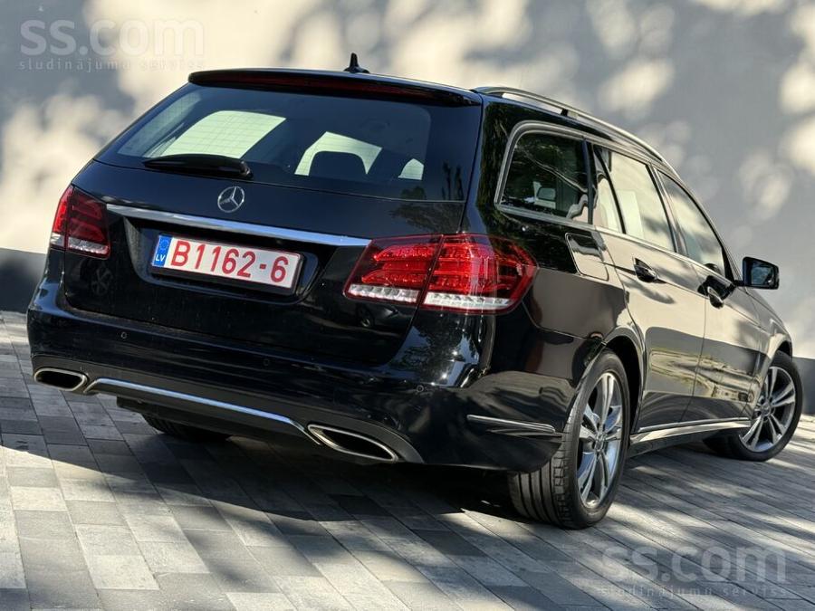 Black Mercedes-Benz E 220 2016 in Riga, with an engine capacity of 2.20 L and mileage of 369 thousand km for 9200 €, photo 4 on AUTOMOTO.COM.LV
