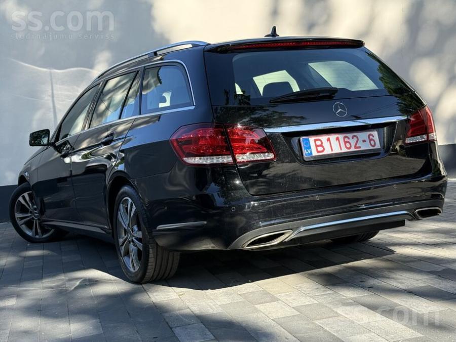 Black Mercedes-Benz E 220 2016 in Riga, with an engine capacity of 2.20 L and mileage of 369 thousand km for 9200 €, photo 5 on AUTOMOTO.COM.LV