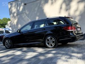 Black Mercedes-Benz E 220 2016 in Riga, with an engine capacity of 2.20 L and mileage of 369 thousand km for 9200 €, photo 7 on AUTOMOTO.COM.LV