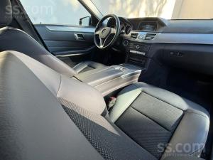Black Mercedes-Benz E 220 2016 in Riga, with an engine capacity of 2.20 L and mileage of 369 thousand km for 9200 €, photo 11 on AUTOMOTO.COM.LV
