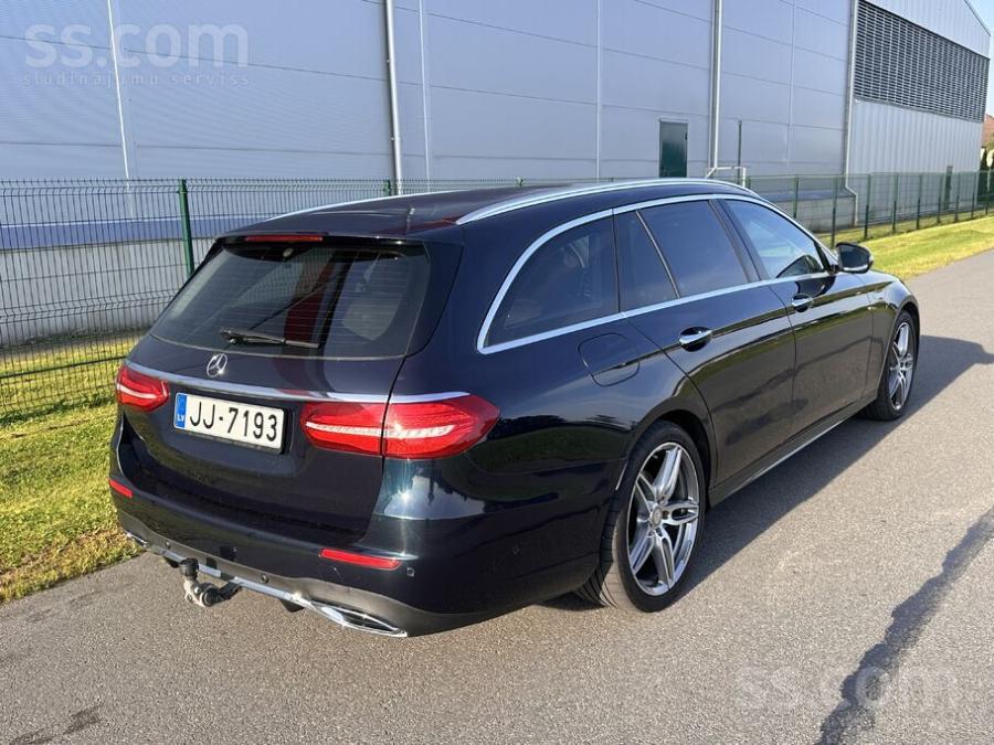 Black Mercedes-Benz E 220 2016 in Riga, with an engine capacity of 2.00 L and mileage of 207 thousand km for 14750 €, photo 7 on AUTOMOTO.COM.LV