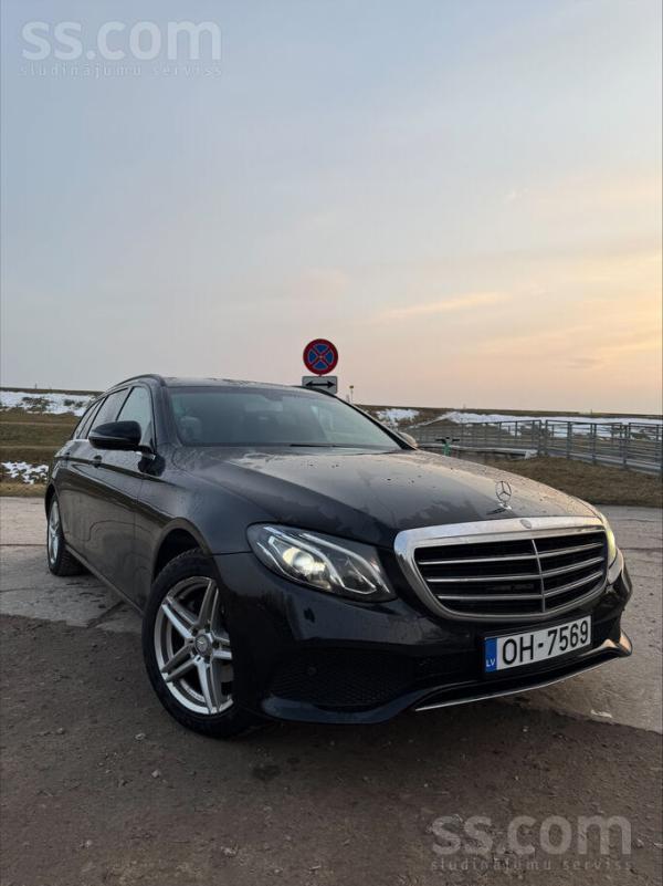Black Mercedes-Benz E 220 2016 in Riga, with an engine capacity of 2.00 L and mileage of 314 thousand km for 11400 €, photo 1 on AUTOMOTO.COM.LV