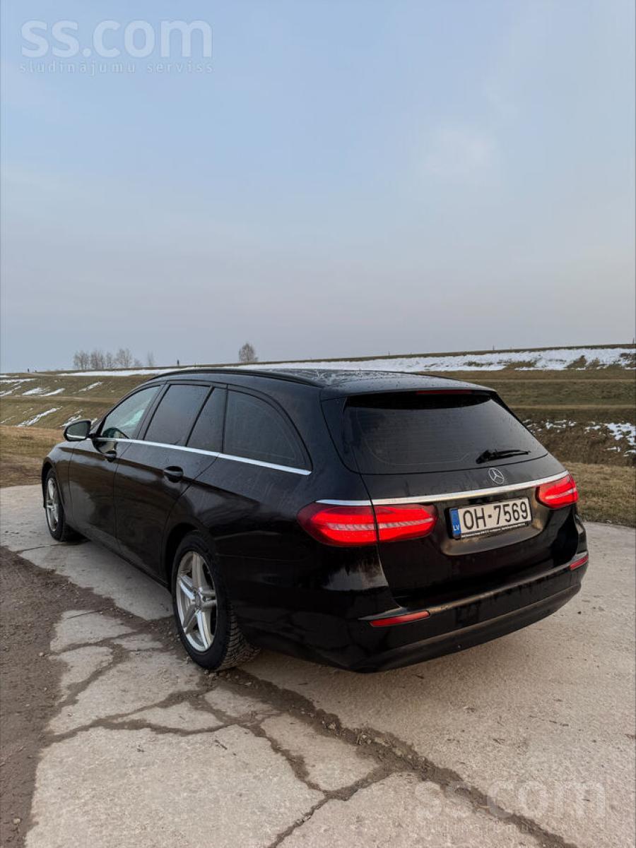 Melns Mercedes-Benz E 220 2016 Rīga, ar dzinēja tilpumu 2.00 L un nobraukumu 314 tūkst. km par 11400 €, foto 4 vietnē AUTOMOTO.COM.LV