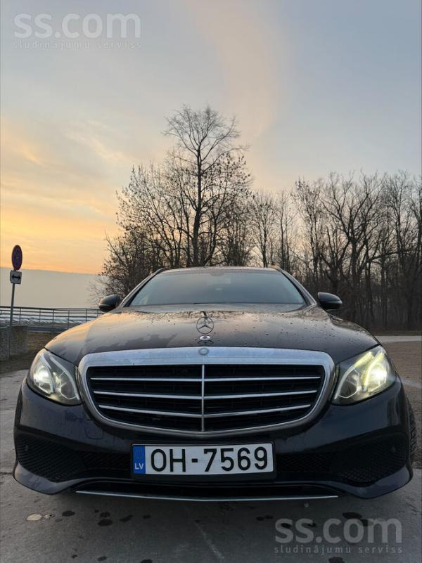 Black Mercedes-Benz E 220 2016 in Riga, with an engine capacity of 2.00 L and mileage of 314 thousand km for 11400 €, photo 6 on AUTOMOTO.COM.LV