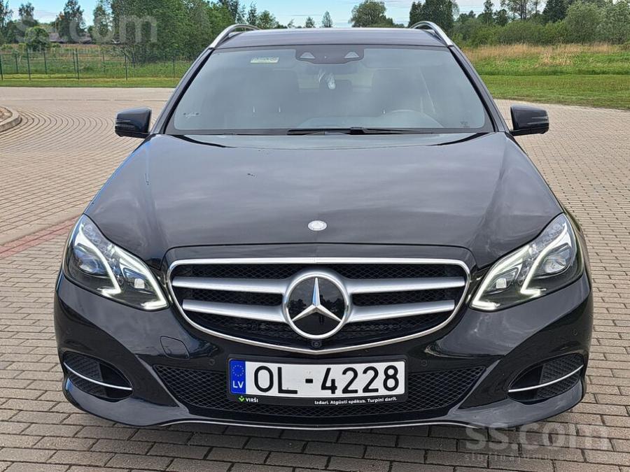 Black Mercedes-Benz E 220 2016 in Valmiera, with an engine capacity of 2.10 L and mileage of 264 thousand km for 11700 €, photo 3 on AUTOMOTO.COM.LV