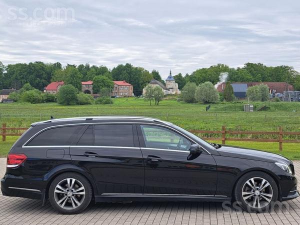 Black Mercedes-Benz E 220 2016 in Valmiera, with an engine capacity of 2.10 L and mileage of 264 thousand km for 11700 €, photo 4 on AUTOMOTO.COM.LV
