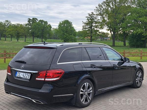 Black Mercedes-Benz E 220 2016 in Valmiera, with an engine capacity of 2.10 L and mileage of 264 thousand km for 11700 €, photo 5 on AUTOMOTO.COM.LV