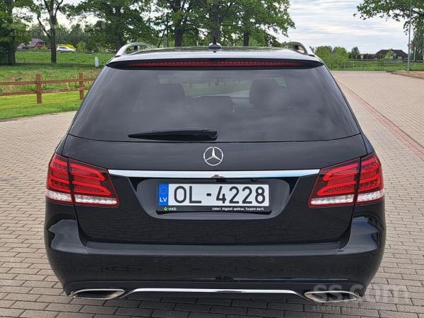 Black Mercedes-Benz E 220 2016 in Valmiera, with an engine capacity of 2.10 L and mileage of 264 thousand km for 11700 €, photo 6 on AUTOMOTO.COM.LV