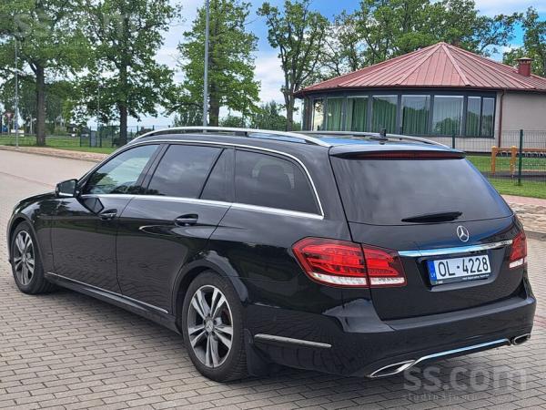 Black Mercedes-Benz E 220 2016 in Valmiera, with an engine capacity of 2.10 L and mileage of 264 thousand km for 11700 €, photo 7 on AUTOMOTO.COM.LV