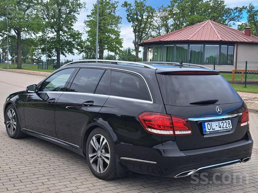 Black Mercedes-Benz E 220 2016 in Valmiera, with an engine capacity of 2.10 L and mileage of 264 thousand km for 11700 €, photo 8 on AUTOMOTO.COM.LV