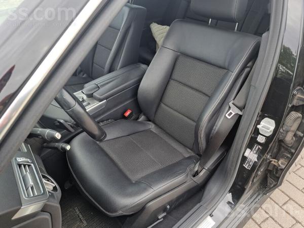 Black Mercedes-Benz E 220 2016 in Valmiera, with an engine capacity of 2.10 L and mileage of 264 thousand km for 11700 €, photo 9 on AUTOMOTO.COM.LV