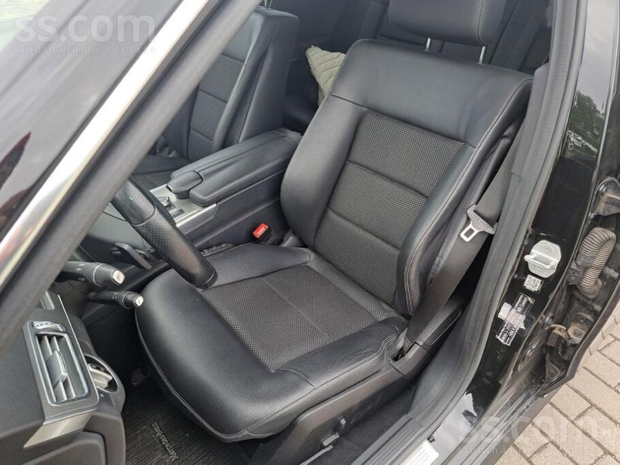 Black Mercedes-Benz E 220 2016 in Valmiera, with an engine capacity of 2.10 L and mileage of 264 thousand km for 11700 €, photo 10 on AUTOMOTO.COM.LV