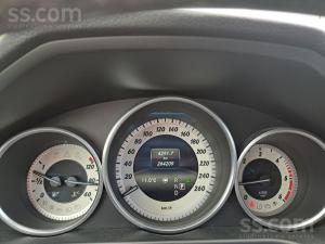 Black Mercedes-Benz E 220 2016 in Valmiera, with an engine capacity of 2.10 L and mileage of 264 thousand km for 11700 €, photo 13 on AUTOMOTO.COM.LV