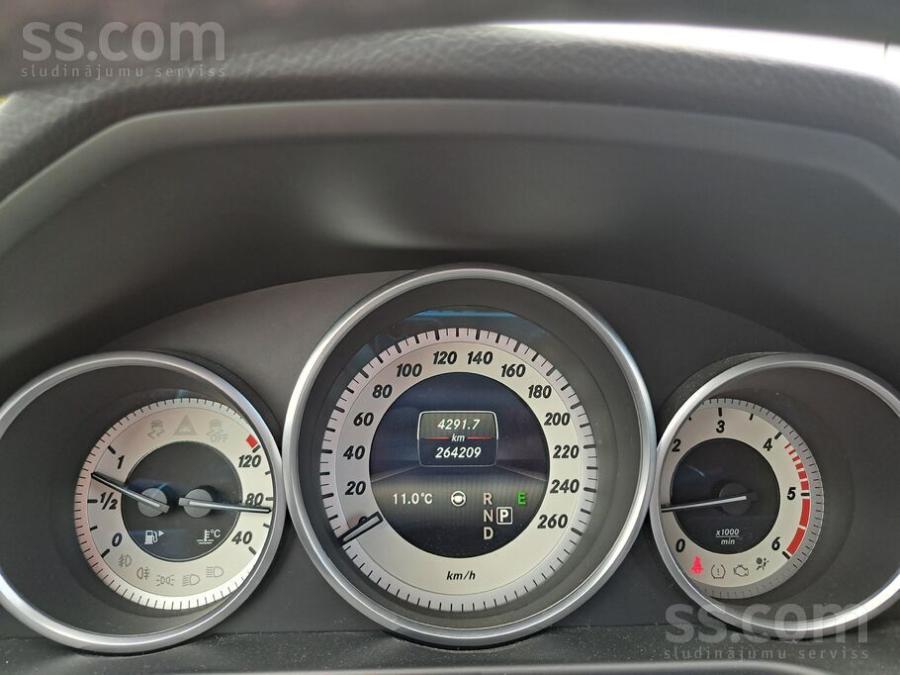 Black Mercedes-Benz E 220 2016 in Valmiera, with an engine capacity of 2.10 L and mileage of 264 thousand km for 11700 €, photo 13 on AUTOMOTO.COM.LV