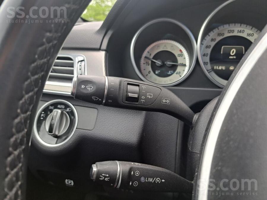 Black Mercedes-Benz E 220 2016 in Valmiera, with an engine capacity of 2.10 L and mileage of 264 thousand km for 11700 €, photo 14 on AUTOMOTO.COM.LV