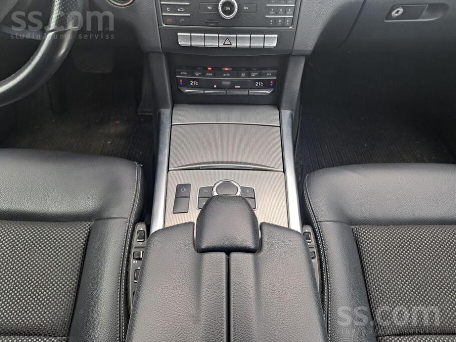 Black Mercedes-Benz E 220 2016 in Valmiera, with an engine capacity of 2.10 L and mileage of 264 thousand km for 11700 €, photo 18 on AUTOMOTO.COM.LV