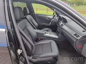 Black Mercedes-Benz E 220 2016 in Valmiera, with an engine capacity of 2.10 L and mileage of 264 thousand km for 11700 €, photo 30 on AUTOMOTO.COM.LV