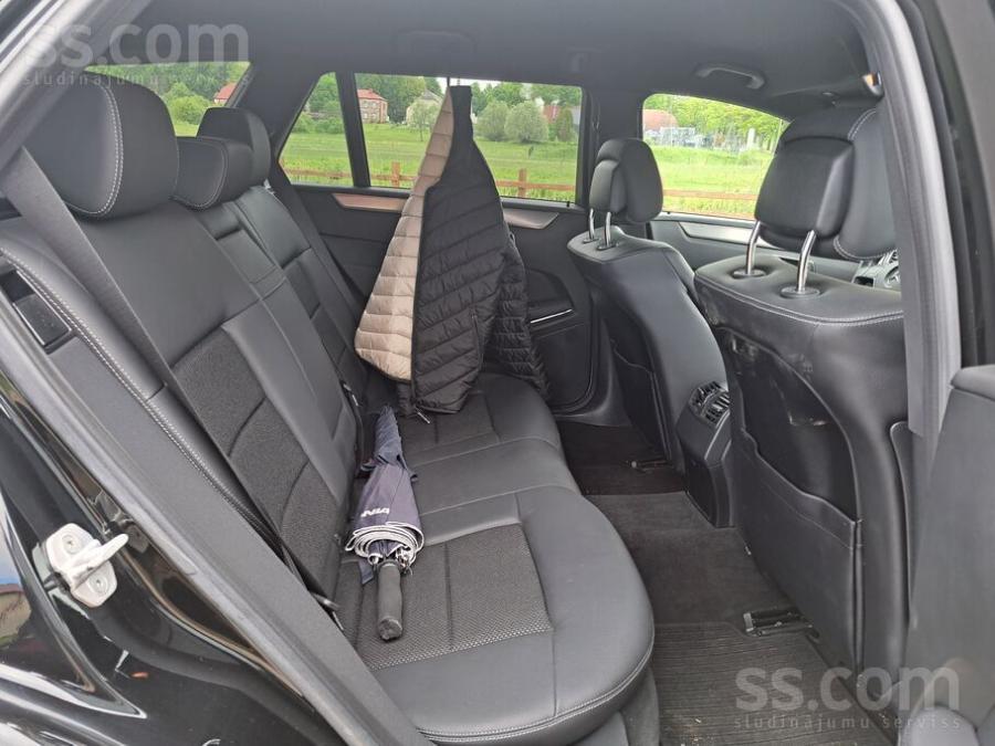 Black Mercedes-Benz E 220 2016 in Valmiera, with an engine capacity of 2.10 L and mileage of 264 thousand km for 11700 €, photo 31 on AUTOMOTO.COM.LV