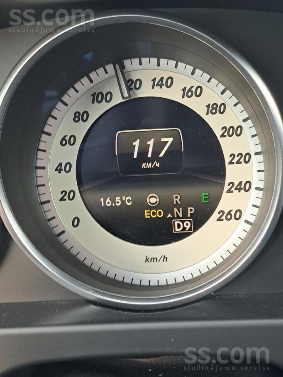Black Mercedes-Benz E 220 2016 in Valmiera, with an engine capacity of 2.10 L and mileage of 264 thousand km for 11700 €, photo 36 on AUTOMOTO.COM.LV