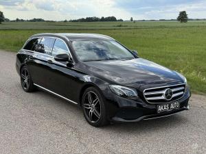 Черный Мерседес E 220 2016 в Вилкавишкис, объемом двигателя 1.95 л и пробегом 265 тыс. км за 15700 €, фото 3 на AUTOMOTO.COM.LV