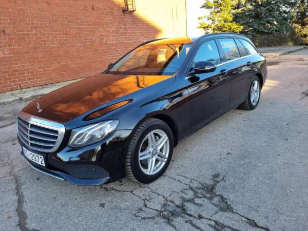 Черный Мерседес E 220 2016 в Екабпилс, объемом двигателя 2.00 л и пробегом 280 тыс. км за 11490 €, фото 1 на AUTOMOTO.COM.LV