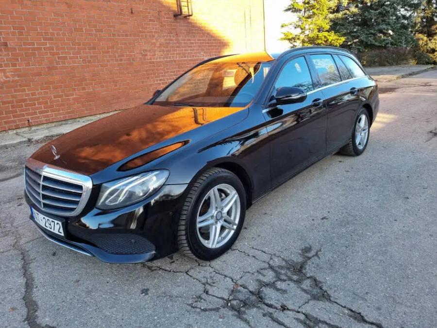 Черный Мерседес E 220 2016 в Екабпилс, объемом двигателя 2.00 л и пробегом 280 тыс. км за 11490 €, фото 1 на AUTOMOTO.COM.LV