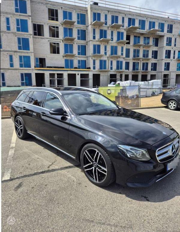 Черный Мерседес E 220 2016 в Вильнюс, объемом двигателя 2.20 л и пробегом 505 тыс. км за 13000 €, фото 1 на AUTOMOTO.COM.LV