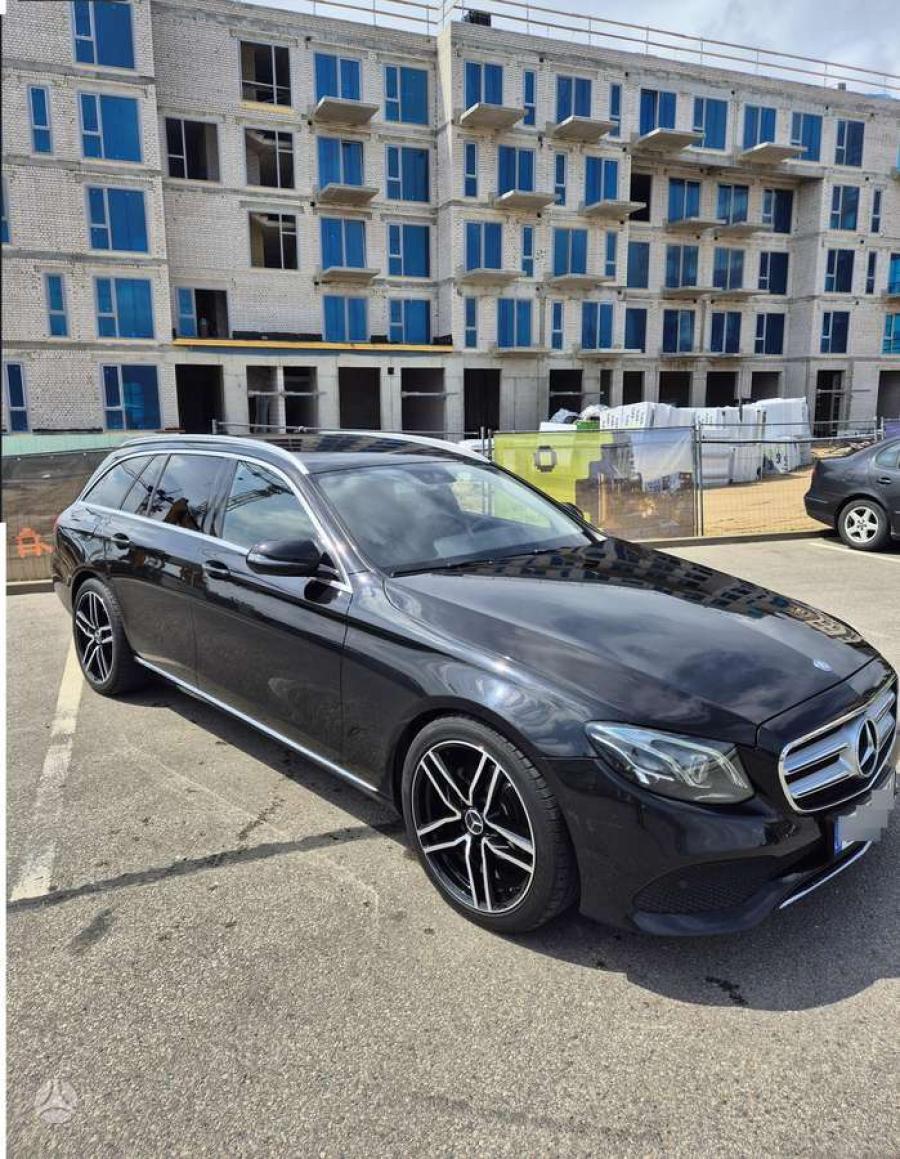 Black Mercedes-Benz E 220 2016 in Vilnius, with an engine capacity of 2.20 L and mileage of 505 thousand km for 13000 €, photo 1 on AUTOMOTO.COM.LV