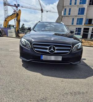 Black Mercedes-Benz E 220 2016 in Vilnius, with an engine capacity of 2.20 L and mileage of 505 thousand km for 13000 €, photo 4 on AUTOMOTO.COM.LV