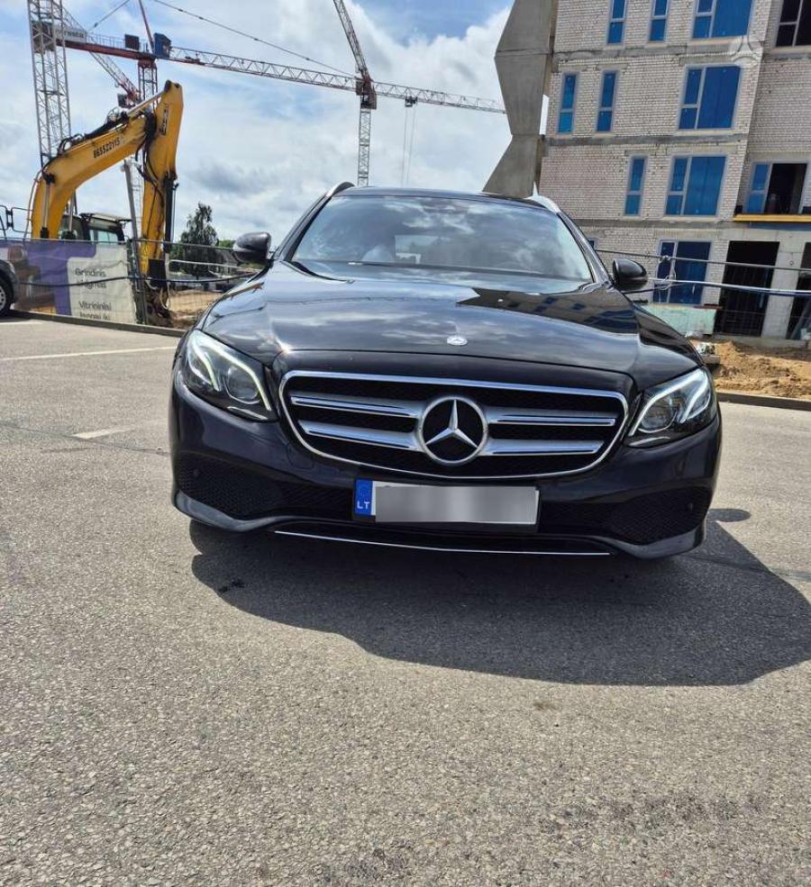Black Mercedes-Benz E 220 2016 in Vilnius, with an engine capacity of 2.20 L and mileage of 505 thousand km for 13000 €, photo 4 on AUTOMOTO.COM.LV