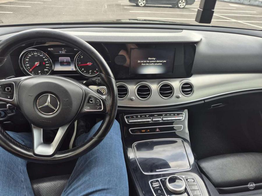 Black Mercedes-Benz E 220 2016 in Vilnius, with an engine capacity of 2.20 L and mileage of 505 thousand km for 13000 €, photo 8 on AUTOMOTO.COM.LV