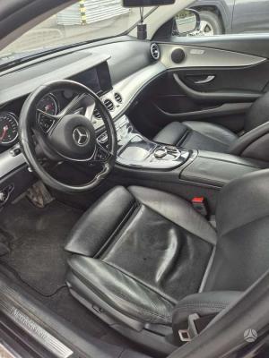 Black Mercedes-Benz E 220 2016 in Vilnius, with an engine capacity of 2.20 L and mileage of 505 thousand km for 13000 €, photo 9 on AUTOMOTO.COM.LV
