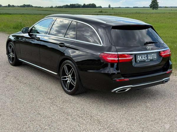 Black Mercedes-Benz E 220 2016 in Vilkaviskis, with an engine capacity of 1.95 L and mileage of 265 thousand km for 15600 €, photo 3 on AUTOMOTO.COM.LV