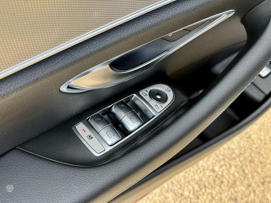 Melns Mercedes-Benz E 220 2016 Vilkaviškis, ar dzinēja tilpumu 1.95 L un nobraukumu 265 tūkst. km par 15600 €, foto 18 vietnē AUTOMOTO.COM.LV