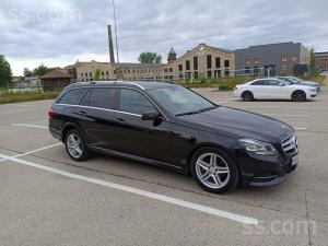 Черный Мерседес E 220 2016 в Рига, объемом двигателя 2.20 л и пробегом 525 тыс. км за 9000 €, фото 4 на AUTOMOTO.COM.LV