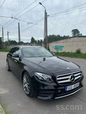Black Mercedes-Benz E 220 2016 in Riga, with an engine capacity of 2.00 L and mileage of 214 thousand km for 16200 €, photo 4 on AUTOMOTO.COM.LV