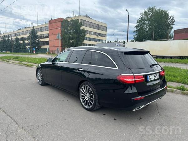 Черный Мерседес E 220 2016 в Рига, объемом двигателя 2.00 л и пробегом 214 тыс. км за 16200 €, фото 4 на AUTOMOTO.COM.LV